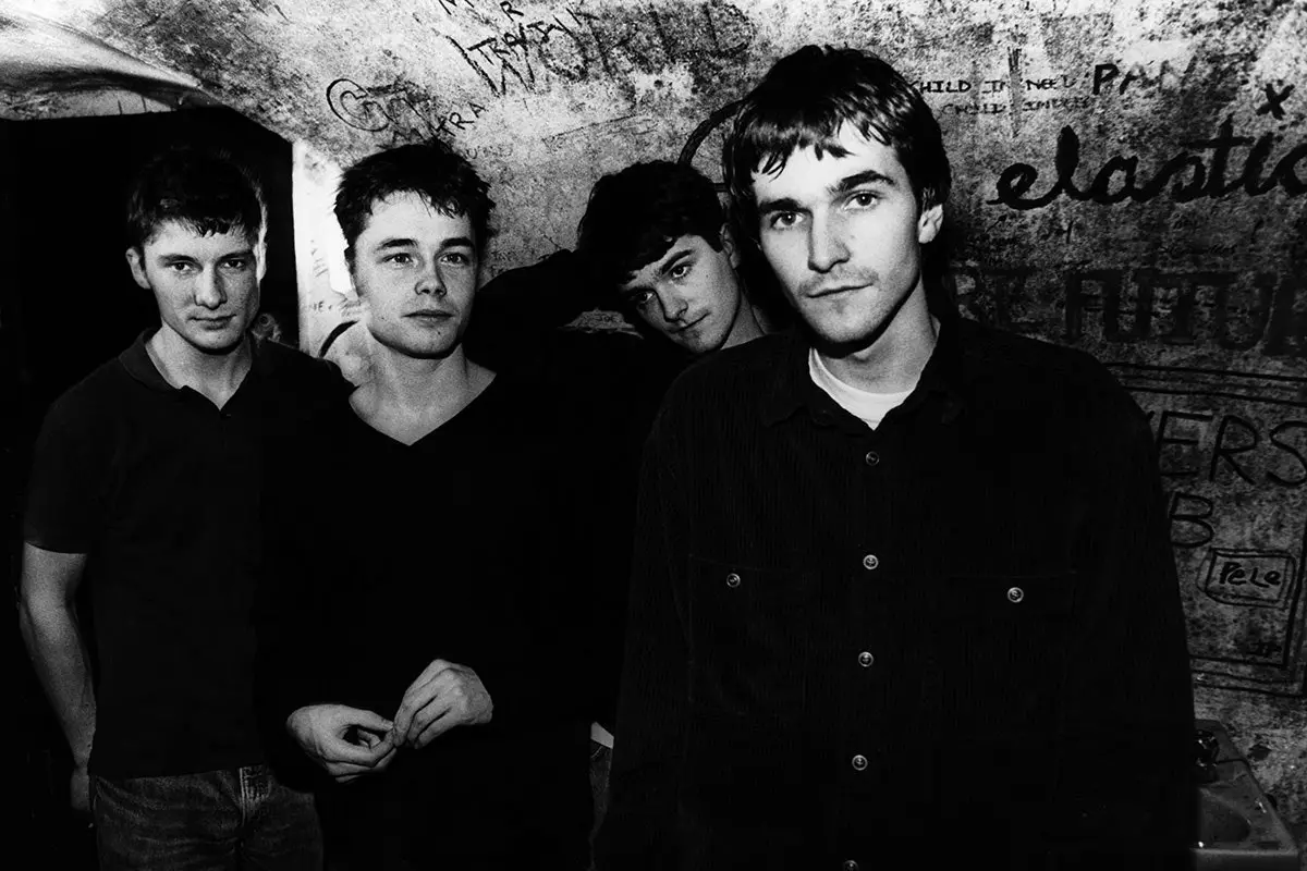 The Bluetones после игры в легендарной бане (1995).