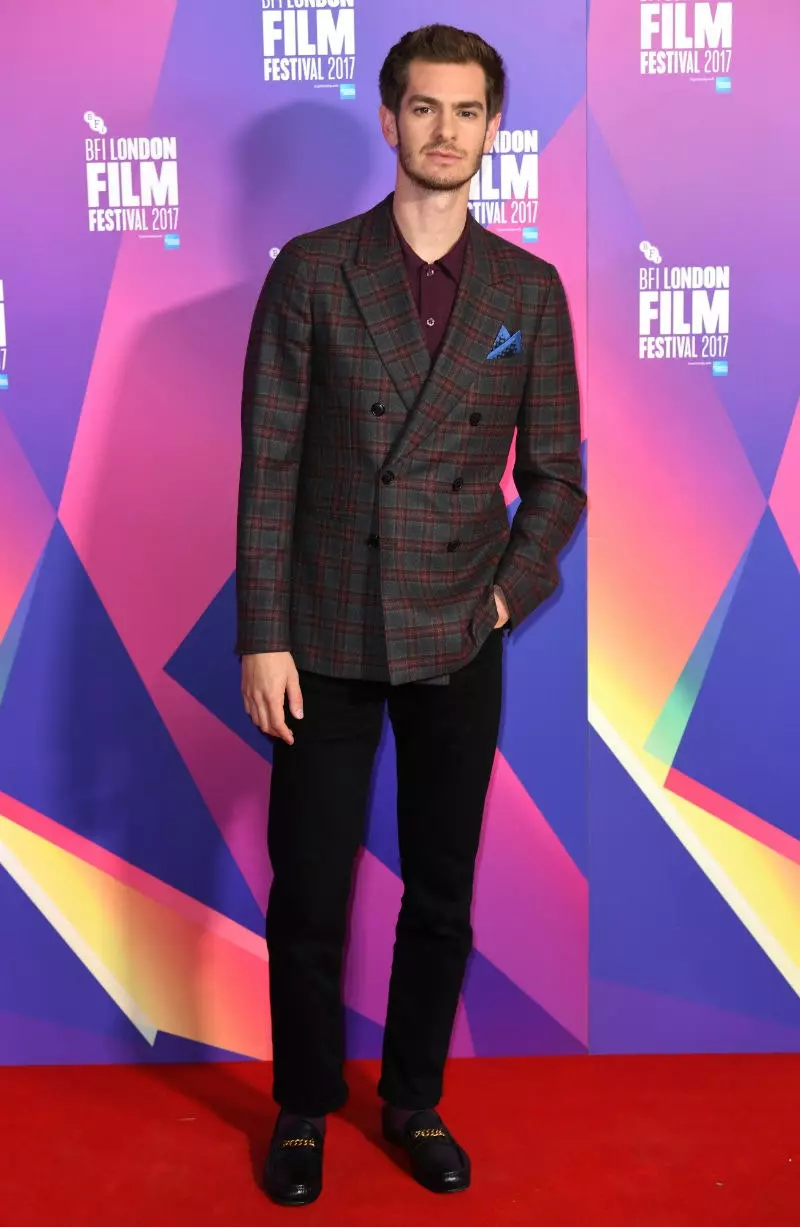 Andrew Garfield Look Check burgundy double breasted blazer