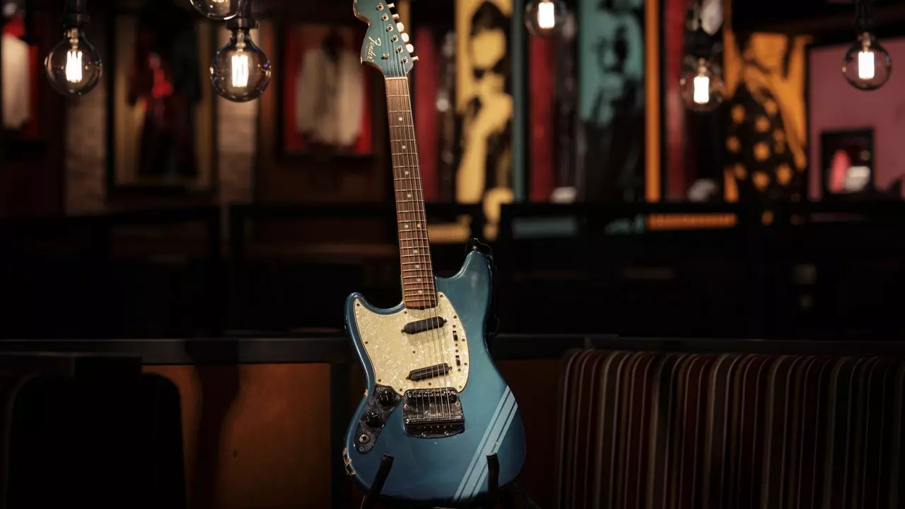Гітара, на якой іграе Курт Кабэйн у Smells Like Teen Spirit, прададзена за 4,5 мільёна долараў