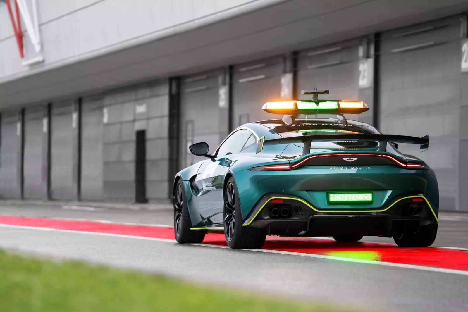 Varnostni avto Aston Martin