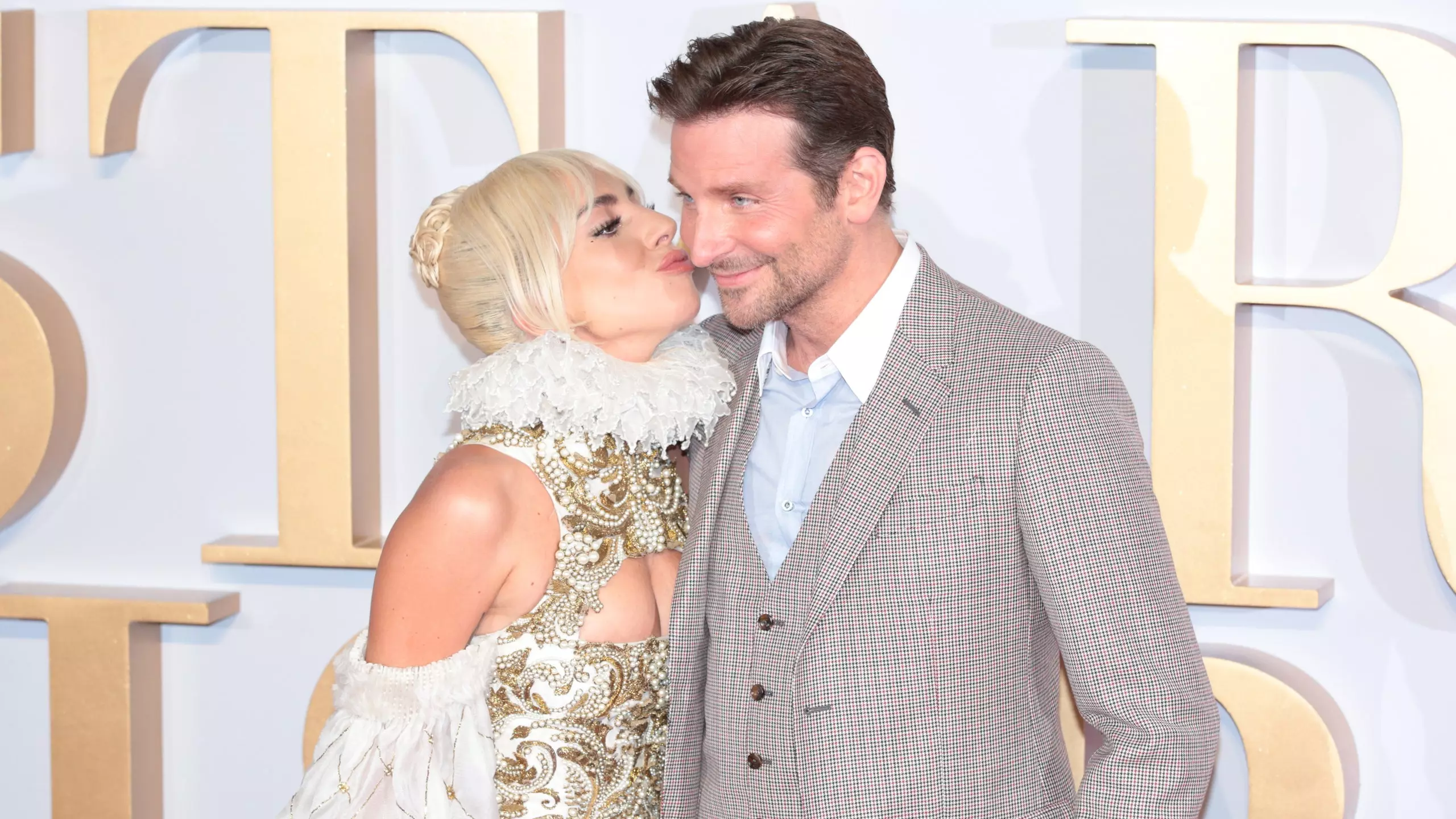 LONDEN VERENIGDE KONINKRIJK 28 SEPTEMBER Bradley Cooper en Lady Gaga woon A star Is born premiere Red Carpet by Vue by...