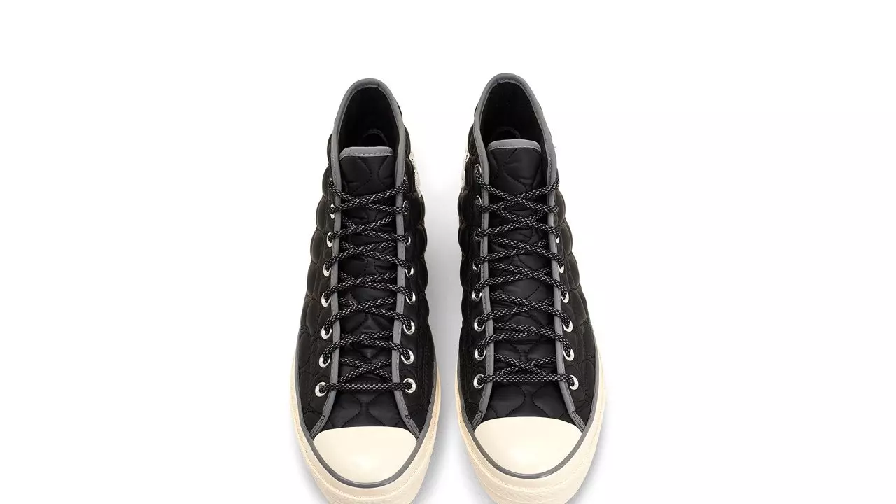 Converse anu katingali sapertos kantong Chanel hargana kirang ti 50 euro