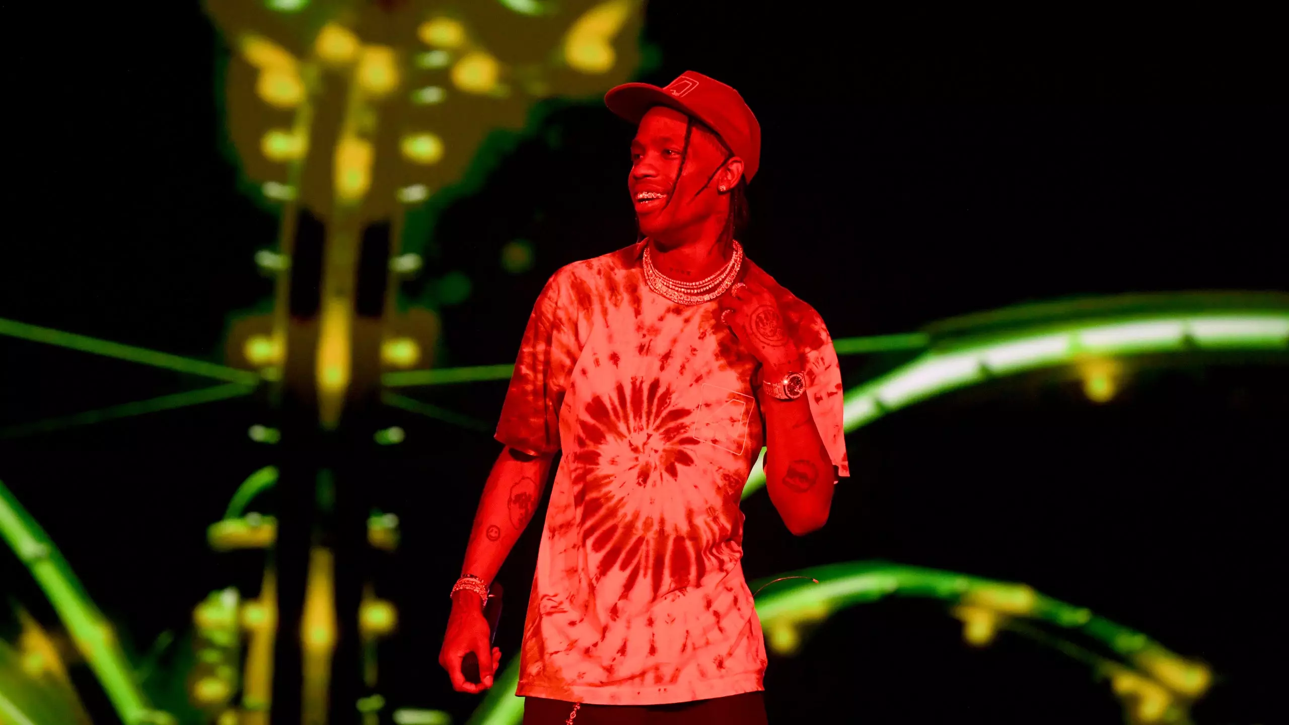 Den Travis Scott huet déi Luxus Skate Schong, déi hien dem Tony Hawk wëll droen