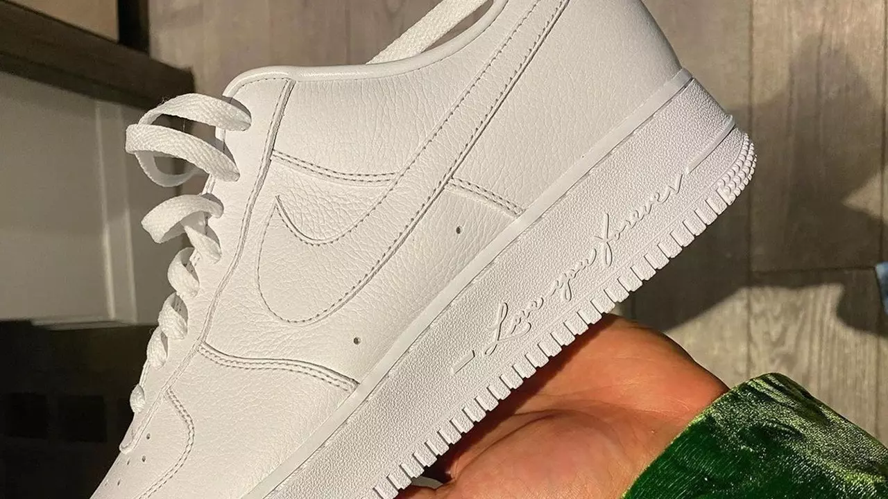 Drakes Nike Air Force 1 er årets mest specielle ønskede og elegante hvide sneakers