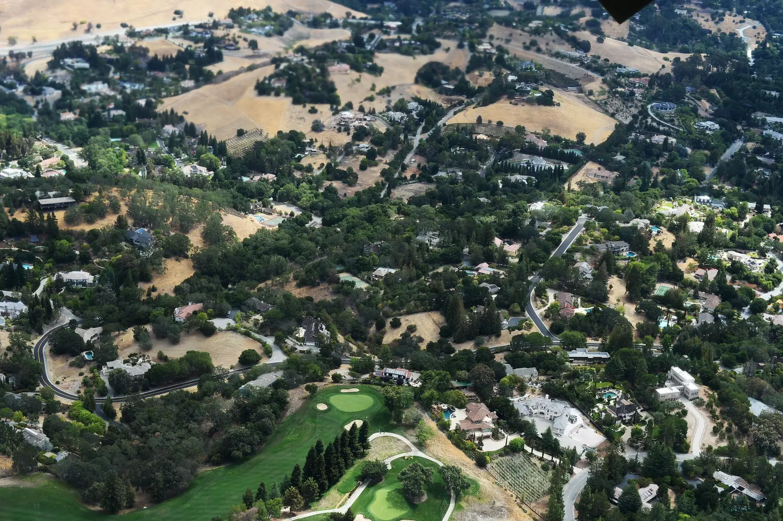 Malo otchedwa Los Altos Hills ku California ndi amodzi mwa malo odziwika kwambiri ku United States.