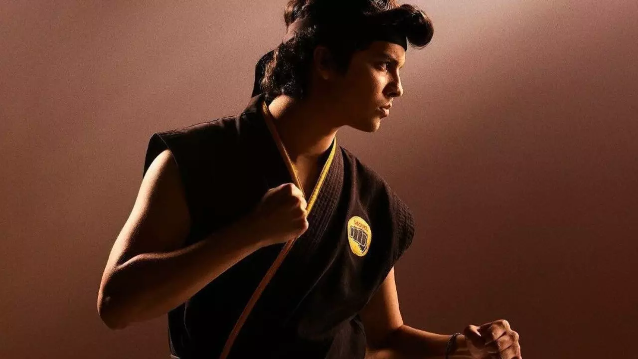 Cobra Kai manje ak fòme Xolo Maridueña zetwal nan seri Netflix la