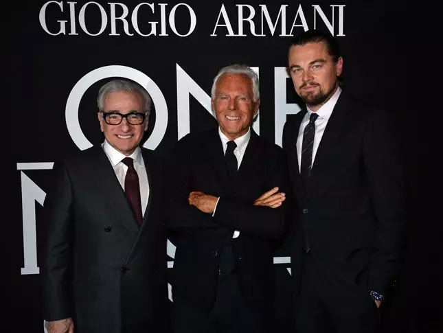 Giorgio Armani hnav hma ntawm Wall Street