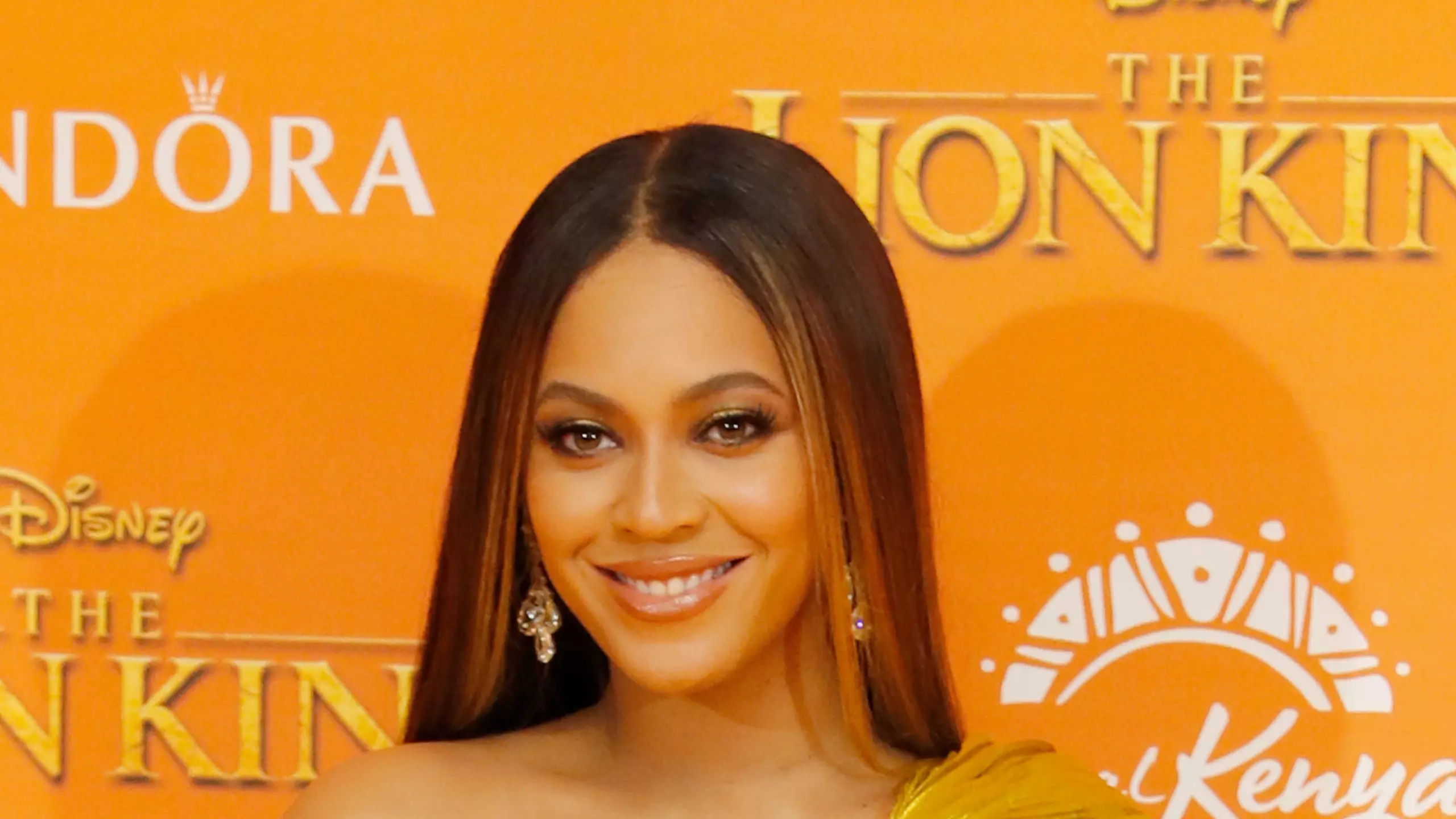 LONDON ENGLAND JULY 14 Beyonce KnowlesCarter gara European Premiere of The Lion King na Odeon Luxe Leicester...