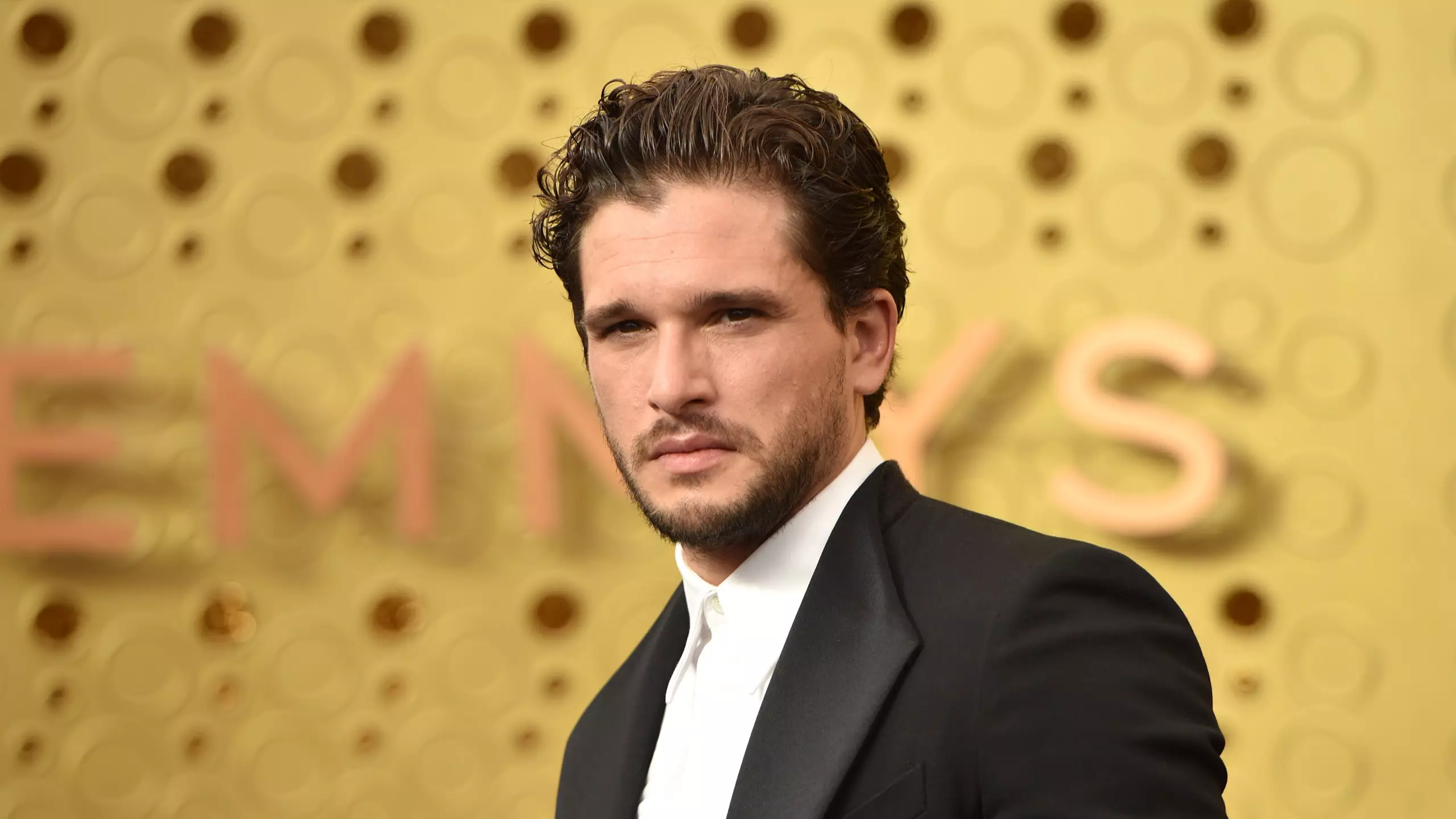 Kit Harington ved ankomsten til Emmy Awards i 2019.