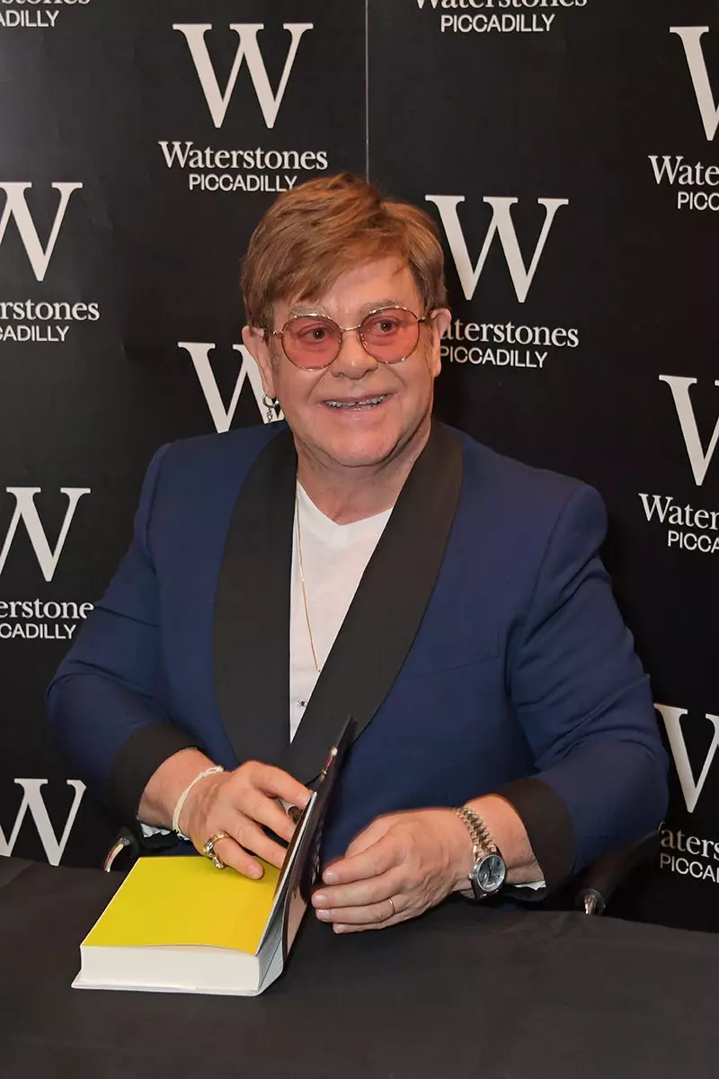 Elton John's Rolex Day Date는 회사에서 가장 다재다능한 클래식 시계로 정치 지도자와...