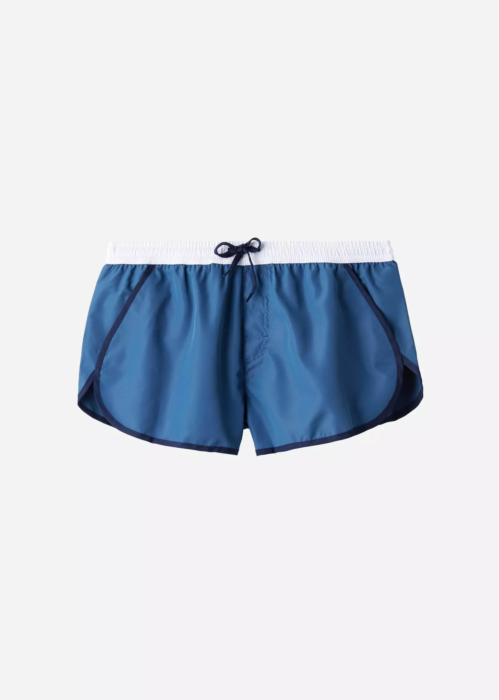 Mario Casas en it swimpak om dizze simmer syn quadriceps te pronken foar minder as 30 euro