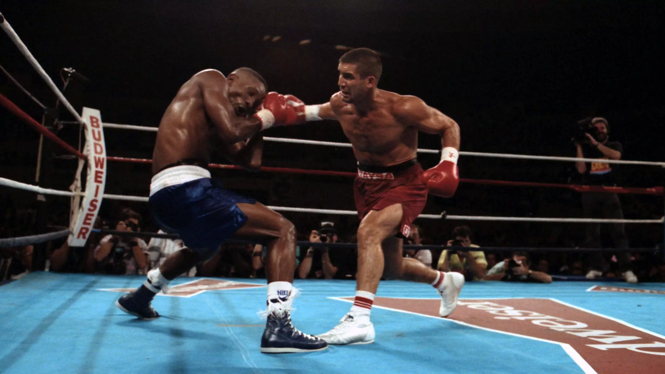 Pernell Whitaker vs. Poli Díaz yn y Scope Arena yn Norfolk ar 27 Gorffennaf, 1991.