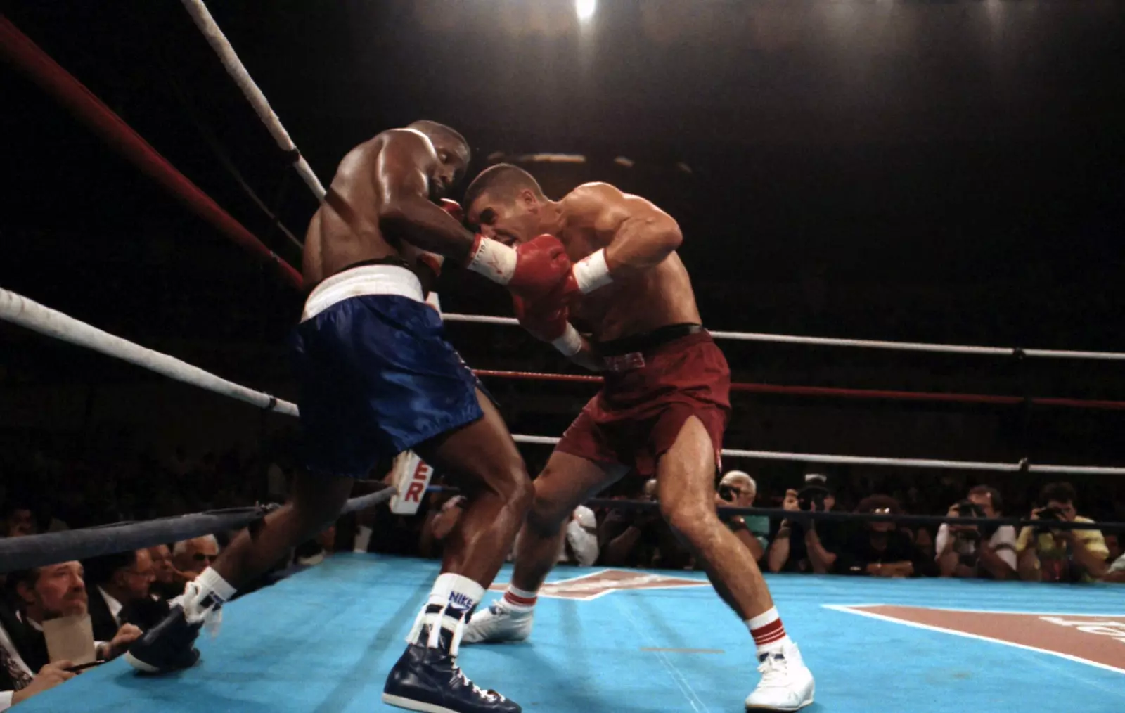 Pernell Whitaker vs. Poli Díaz yn y Scope Arena yn Norfolk ar 27 Gorffennaf, 1991.