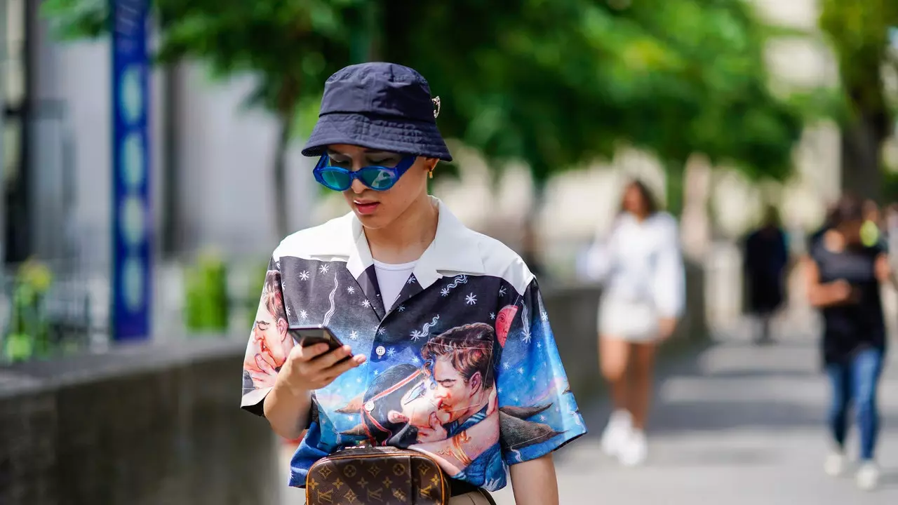 Topi baldi telah kembali dan inilah cara anda harus memakainya