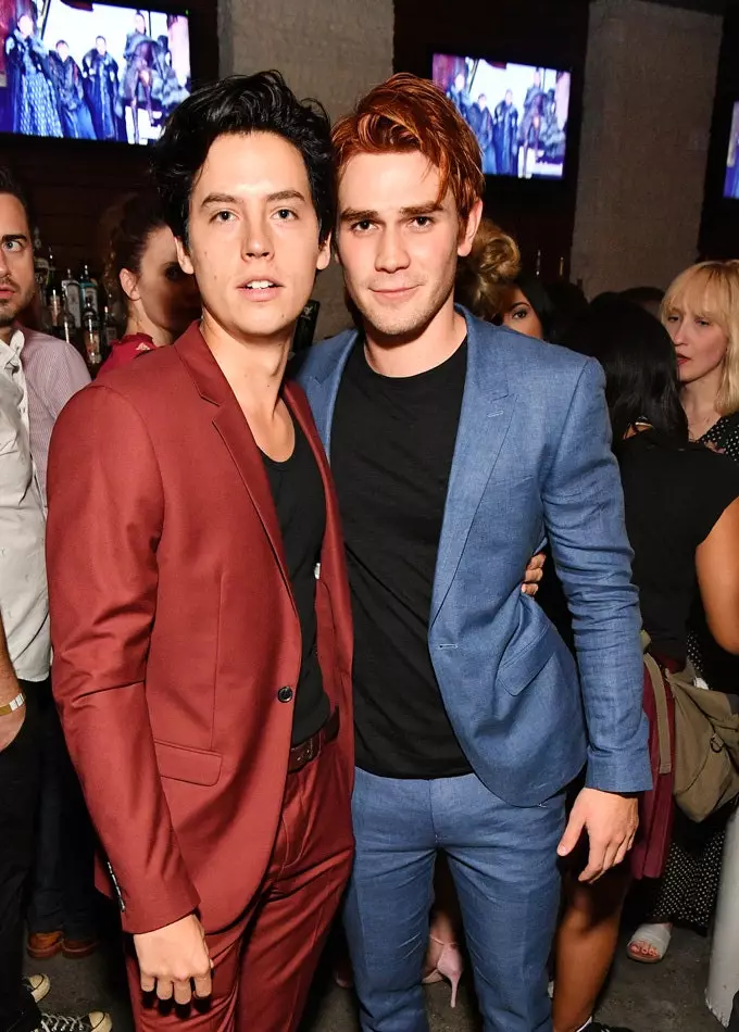 Cole Sprouse ja KJ Apa