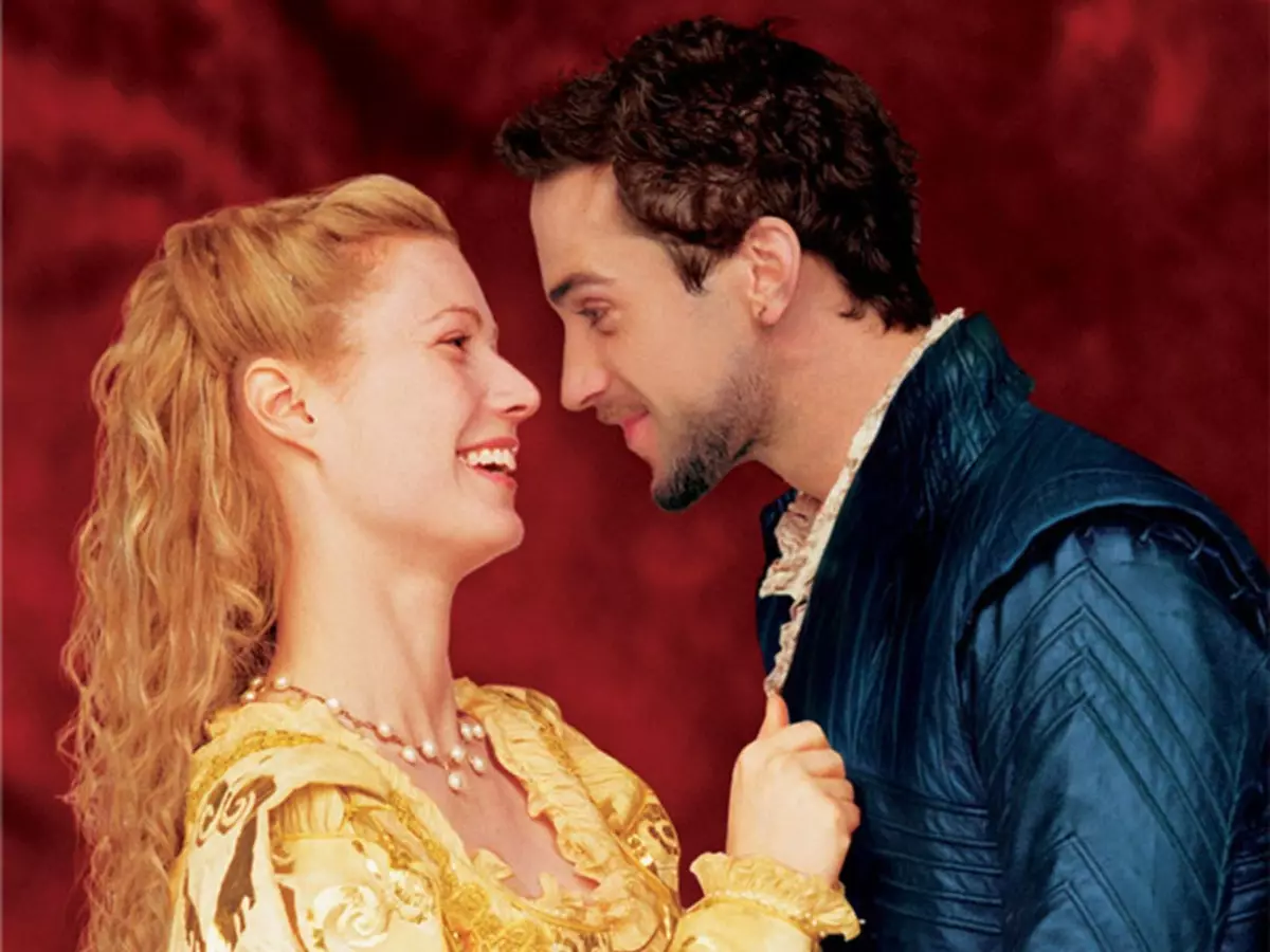 Gwyneth Paltrow และ Joseph Fiennes บนโปสเตอร์ของ Shakespeare In Love