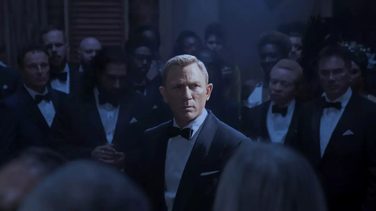 Umboniso bhanyabhanya kaDanny Boyle kaJames Bond ungabathanda abalandeli