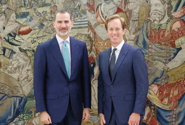 Hans Majestæt Felipe VI og Roger Lynch Global CEO for Cond Nast-gruppen.