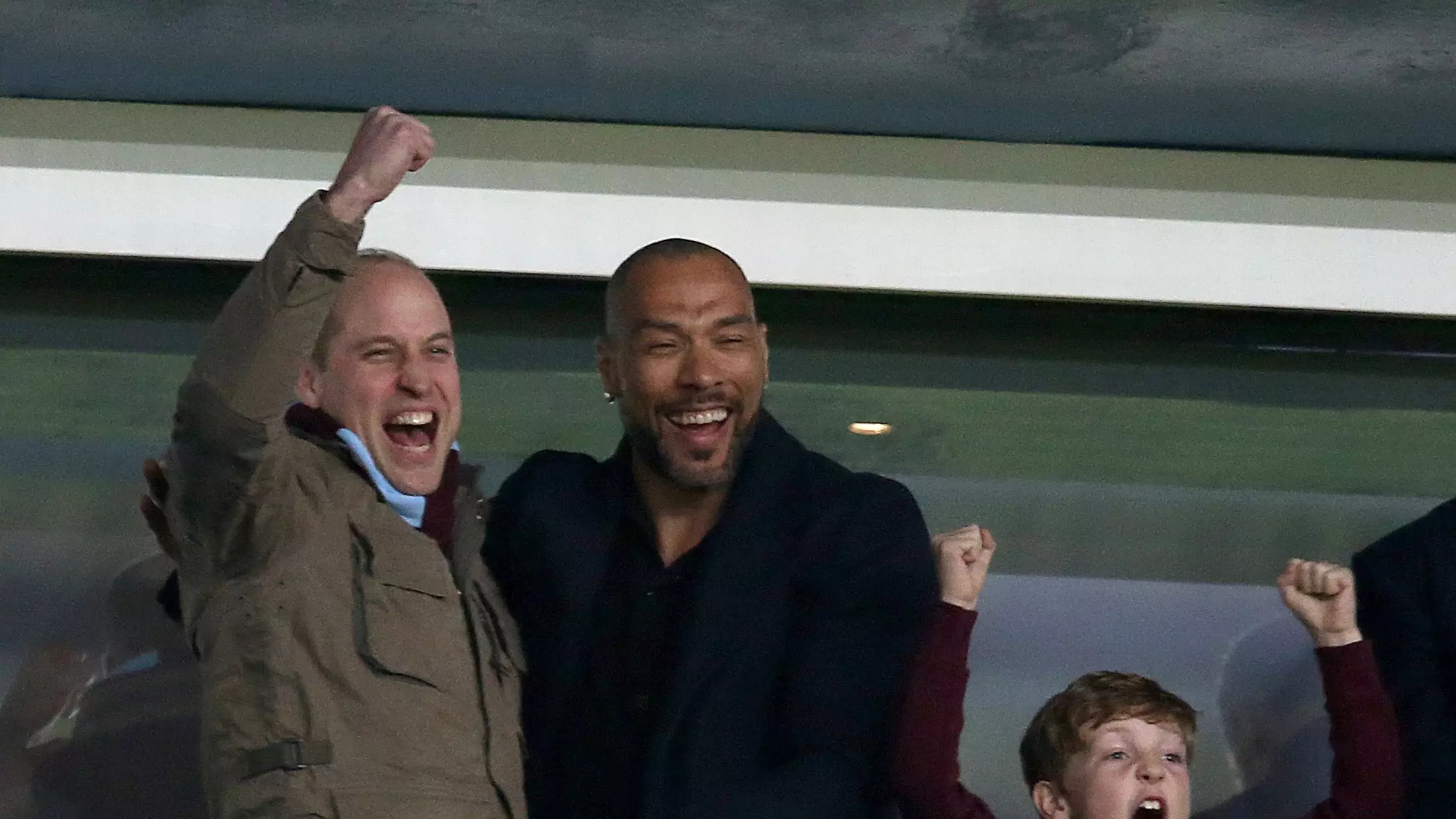 Duke nke Cambridge na John Carew na-eme ememe Jack Grealish na-agbapụta ihe mgbaru ọsọ mbụ nke akụkụ ya n'oge Sky ...