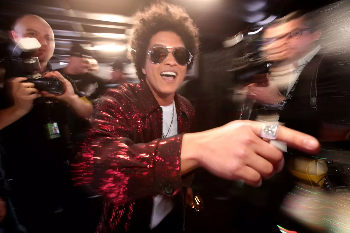 នាឡិកា Bruno Mars