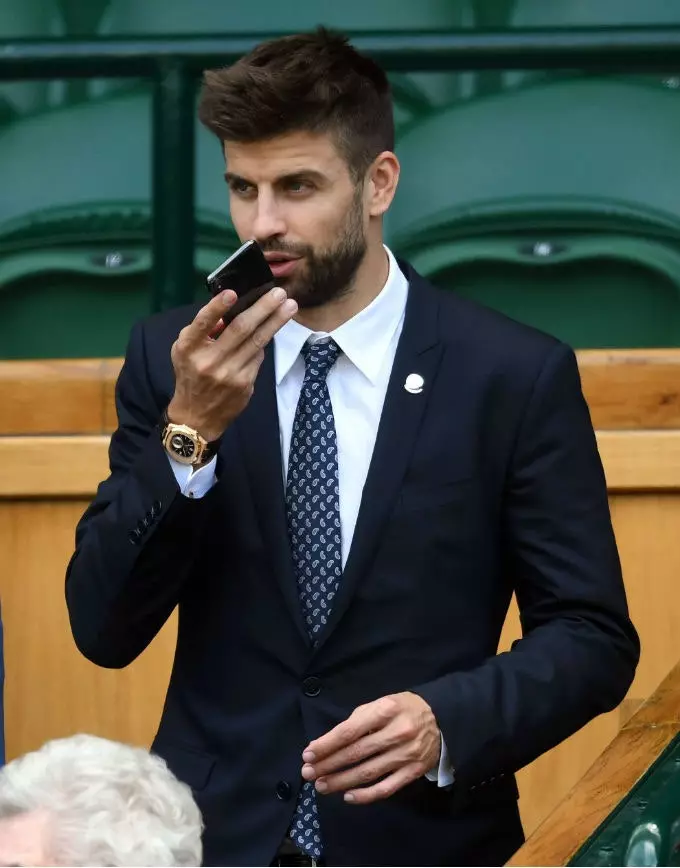 Gerard Piqu with his Patek Philippe at the level of the demands of the Wimbledon Royal Box.