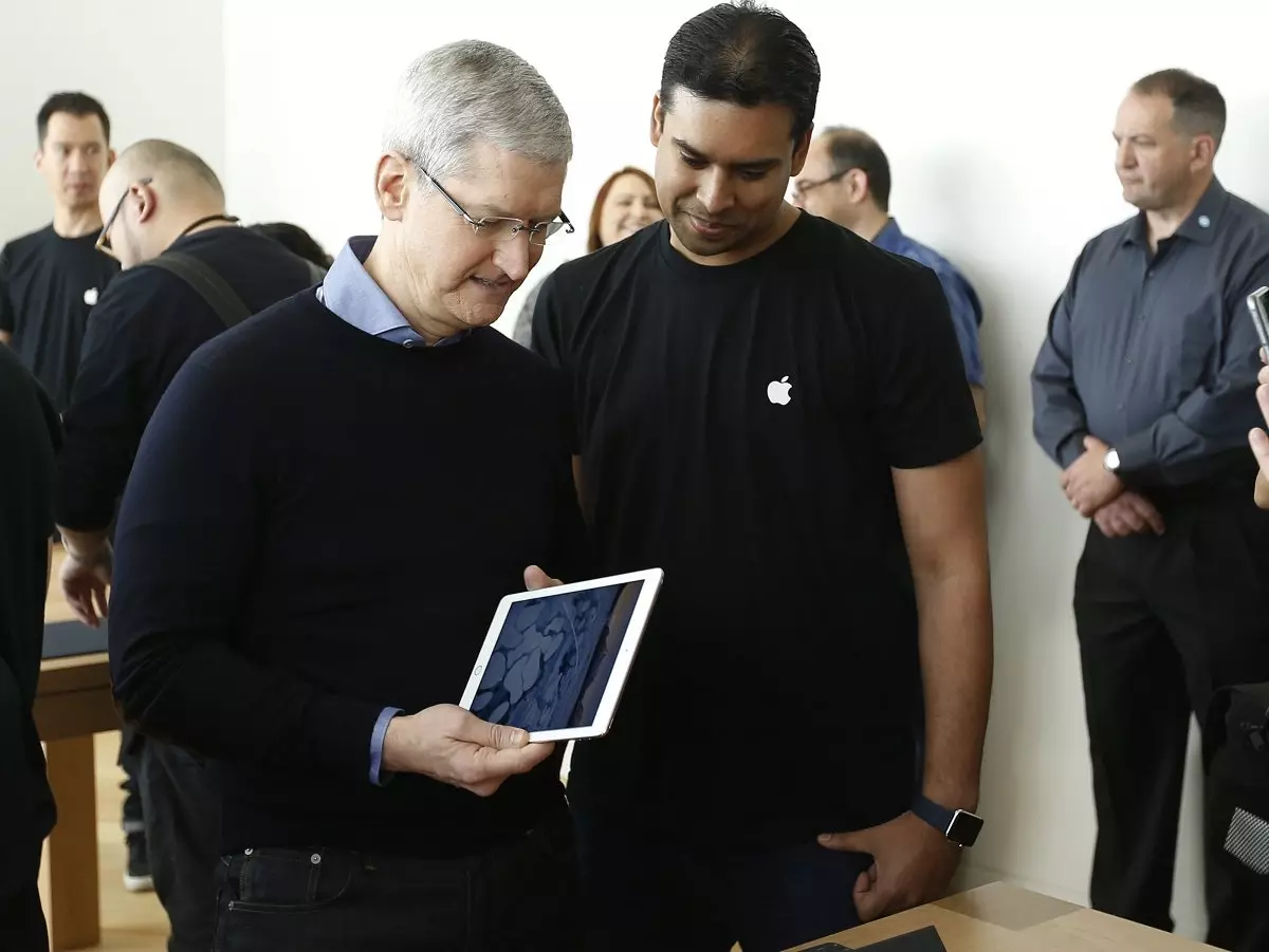 tim Cook ipad pro