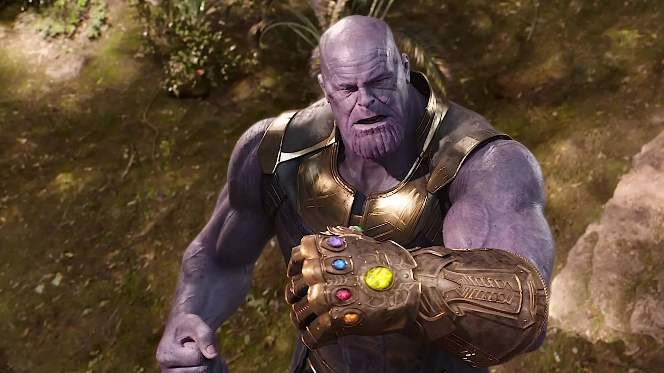 Thanos op it punt om syn fingers te knipen yn Infinity War