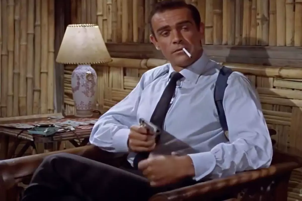 camicia del vestito di James Bond