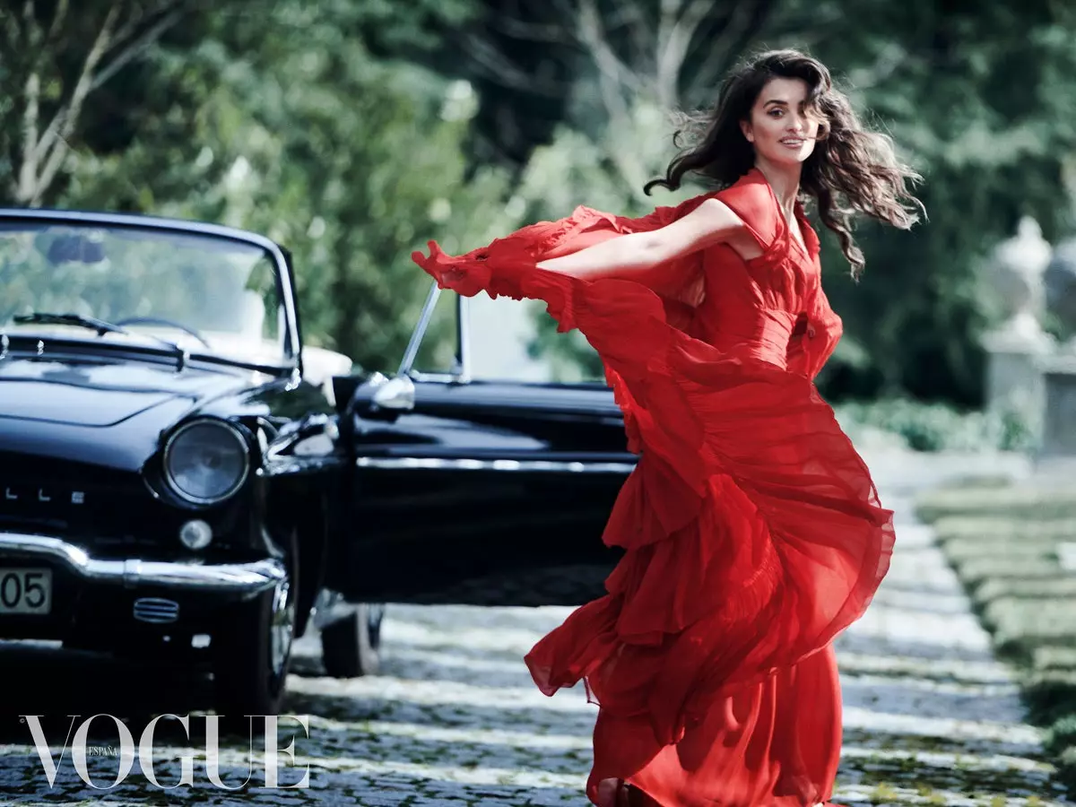 Penelope cruz chivundikiro cha vogue spain 2019