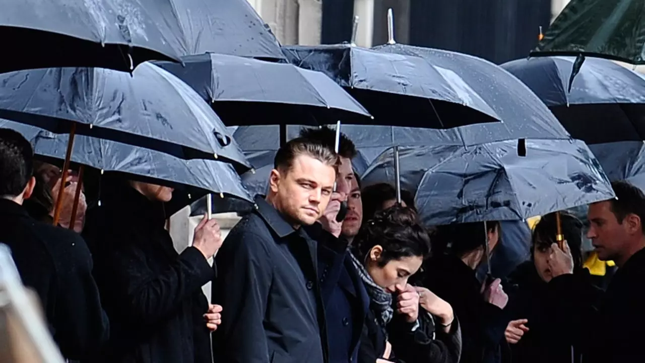 Ġarr ta 'umbrella: liema mudelli tagħżel u kif tużaha biex tinbidel f'aċċessorju stylish