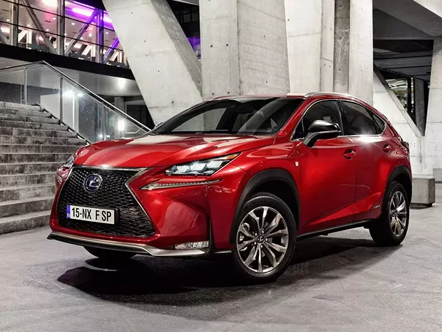 Lexus NX 300h. kuzungulira chizungulire