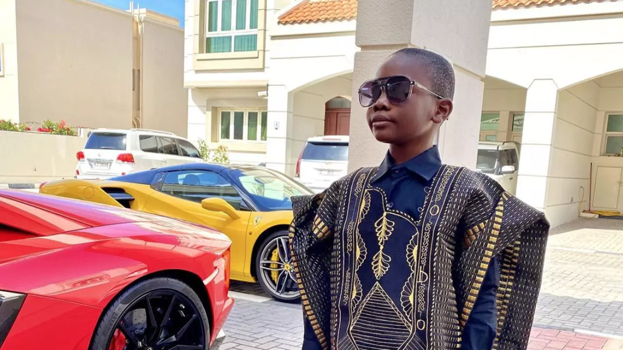 Mompha Junior: der 9-jährige Junge mit einem Lamborghini und einer Villa