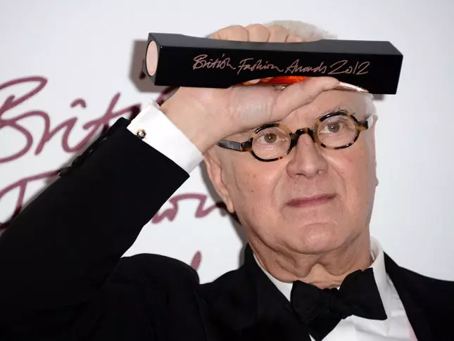 Manolo Blahnik Briti moeauhindade jagamisel