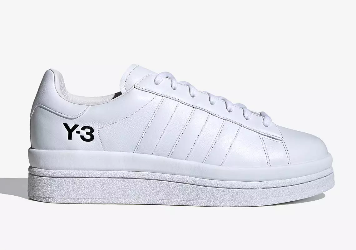 adidas Y3 က ထုတ်လုပ်ပါတယ်။