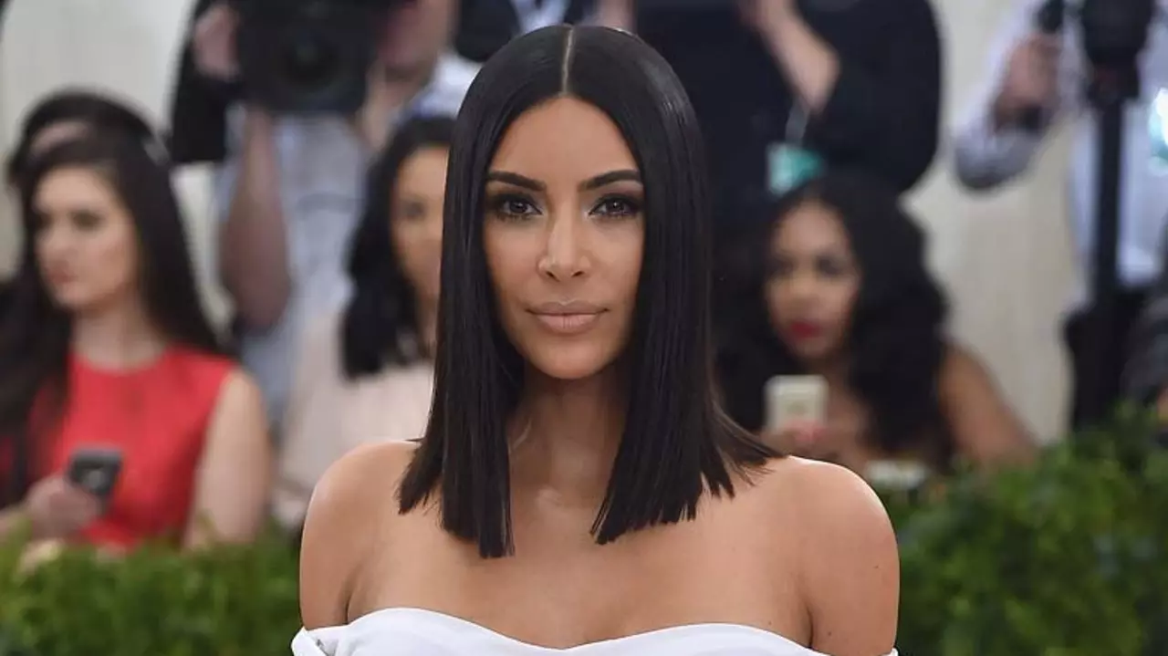 Το Forbes περιλαμβάνει για πρώτη φορά την Kim Kardashian στην ετήσια λίστα με τους δισεκατομμυριούχους