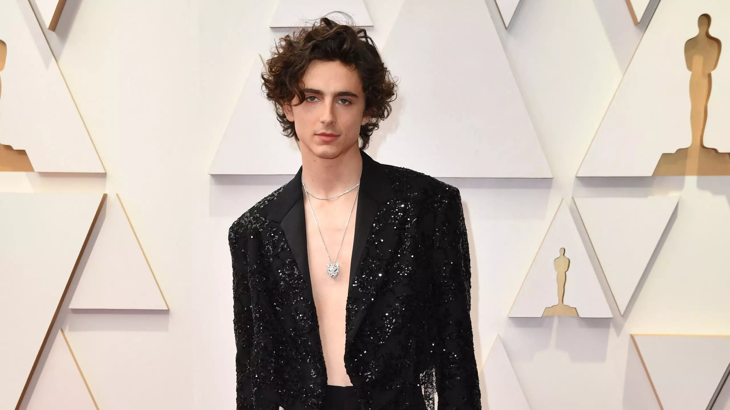 Hoekom praat almal oor Timothe Chalamet se blik op die 2022 Oscars