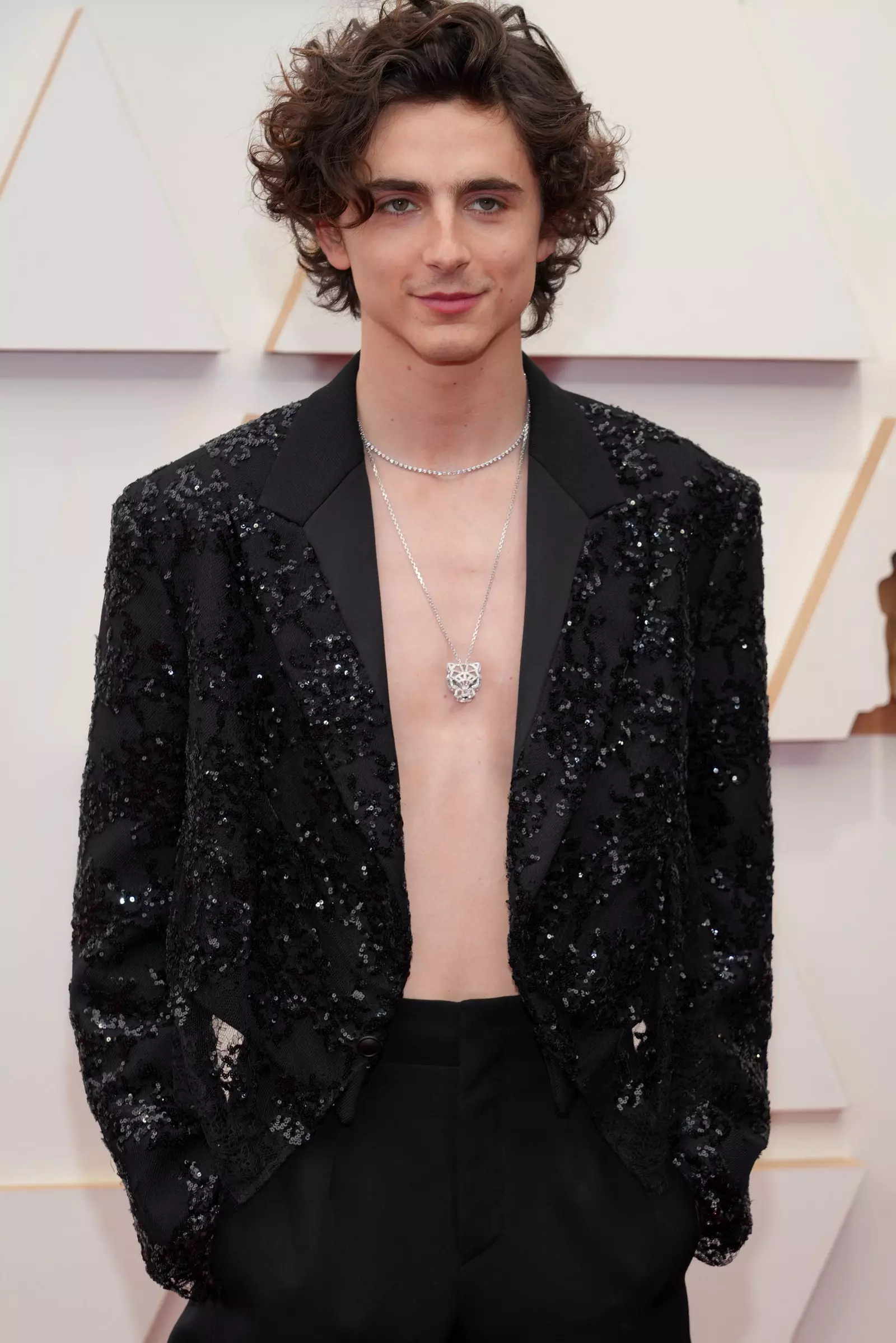 Bakit pinag-uusapan ng lahat ang tungkol sa hitsura ni Timothe Chalamet sa 2022 Oscars