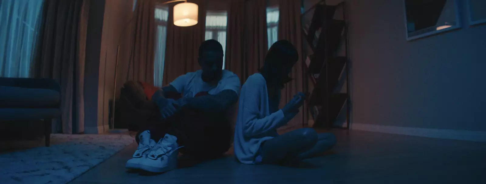 J Balvin bærer en af de sjældneste og mest eftertragtede Nike-sneakers i Rojo-videoen