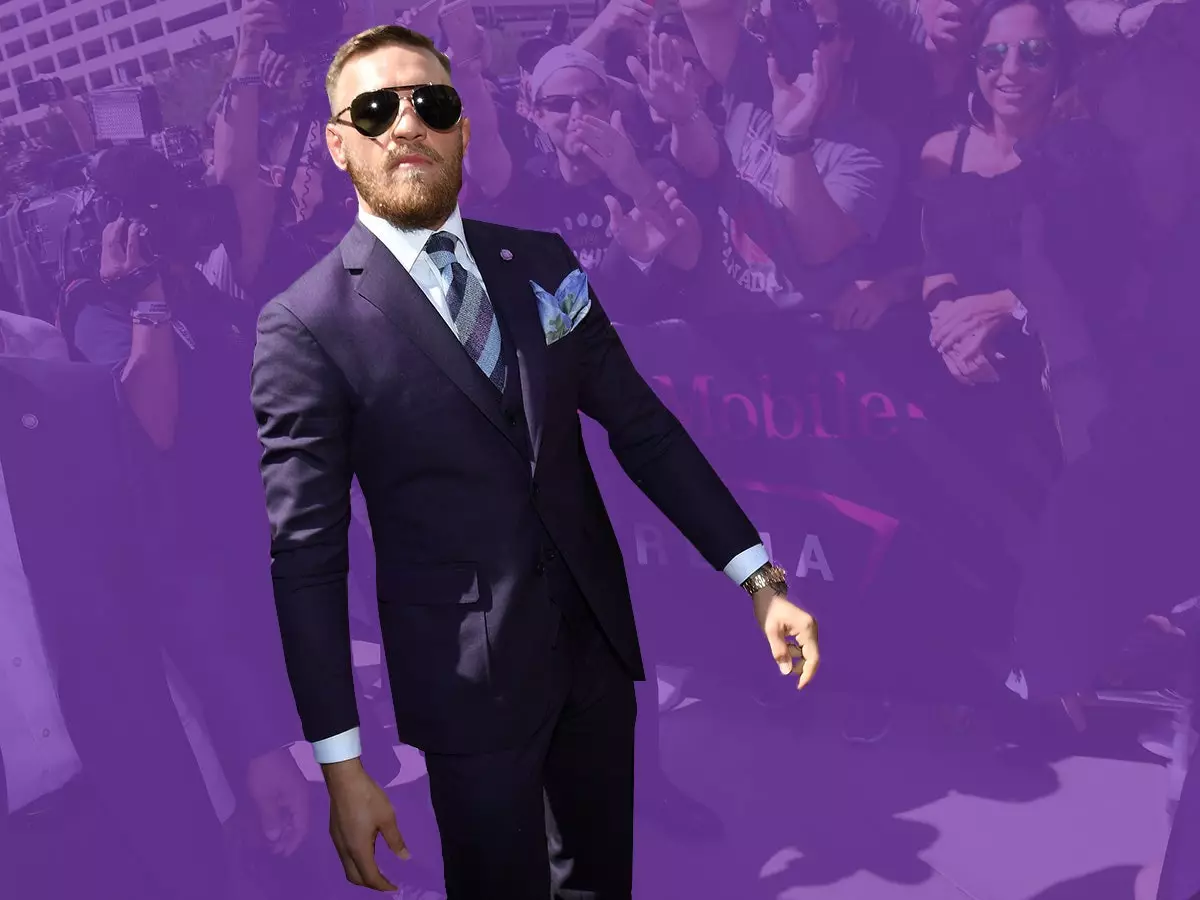 conor mcgregor bộ đồ màu tím