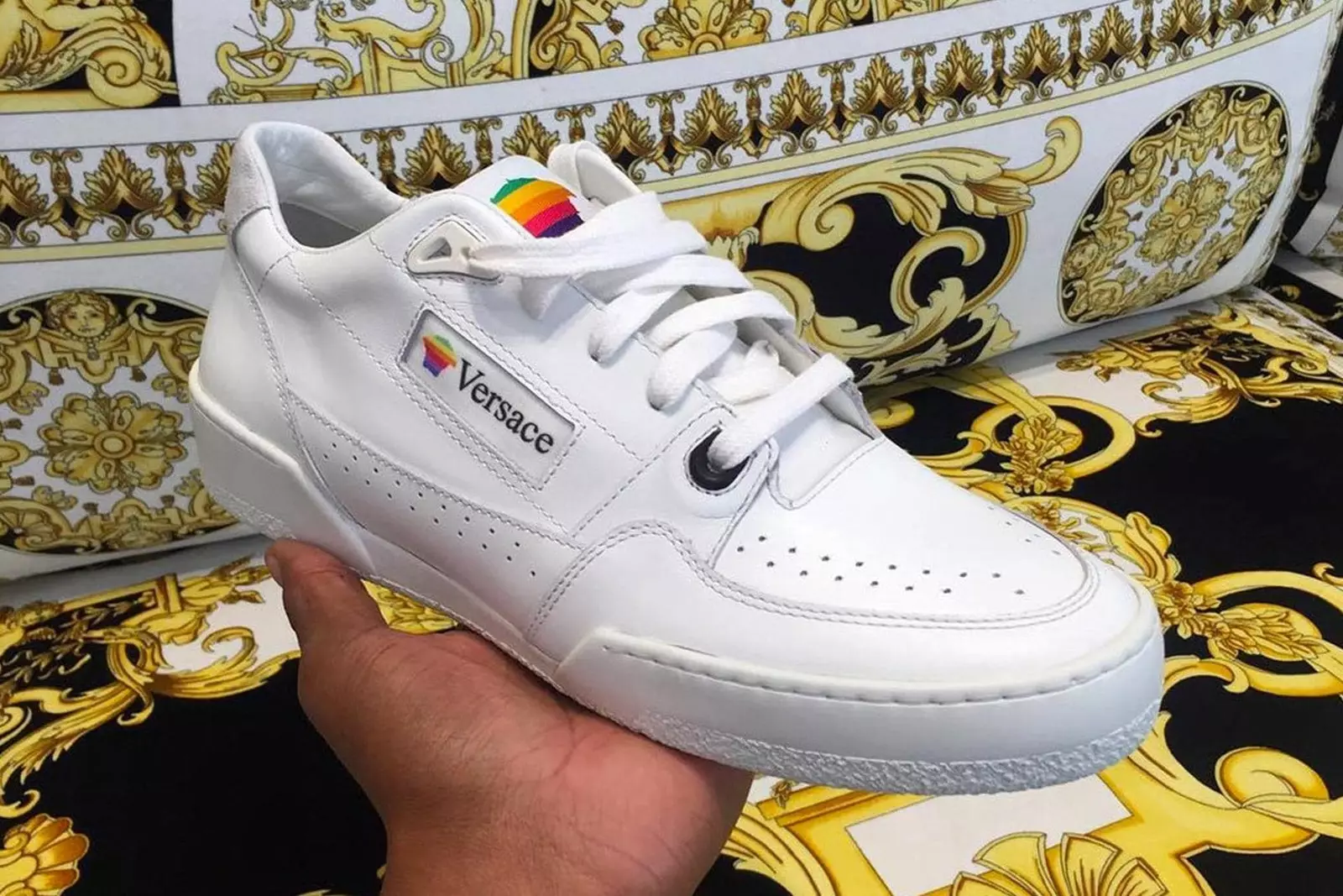 Sakur kolektor bakal mayar rejeki pikeun unggal salinan sneaker Apple édisi terbatas anu dilakukeun ku ...