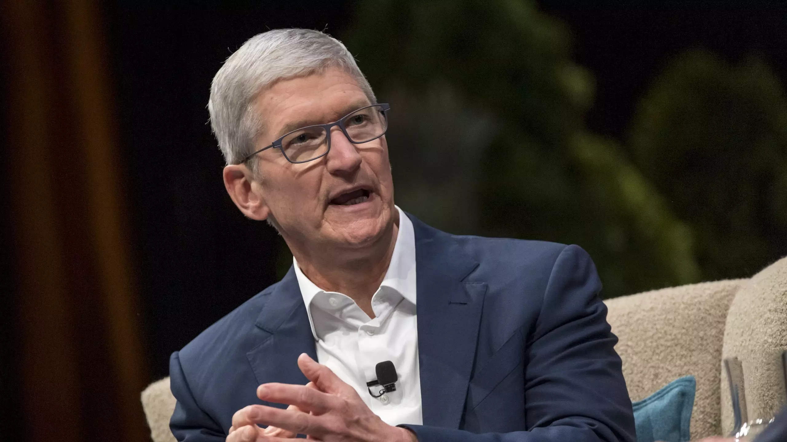 Tim Cook, forstjóri Apple Inc., talar á aðalfundi á DreamForce ráðstefnunni 2019 í San...