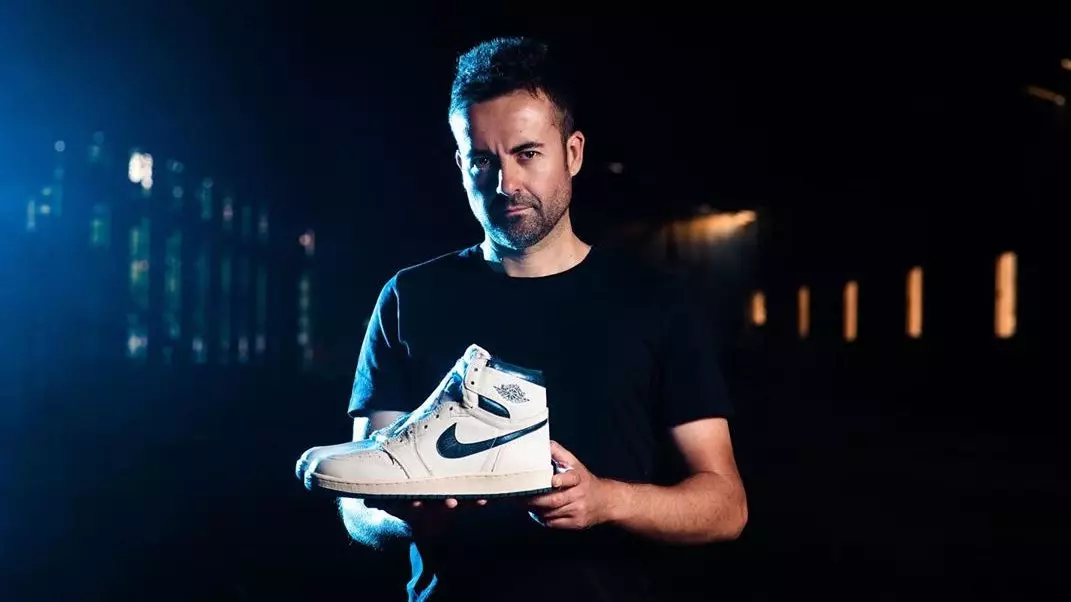 Das GQ-Interview mit Luis Miguel Lozano 'Jumi', dem größten Sneaker-Sammler Spaniens, darüber, wie er einen...