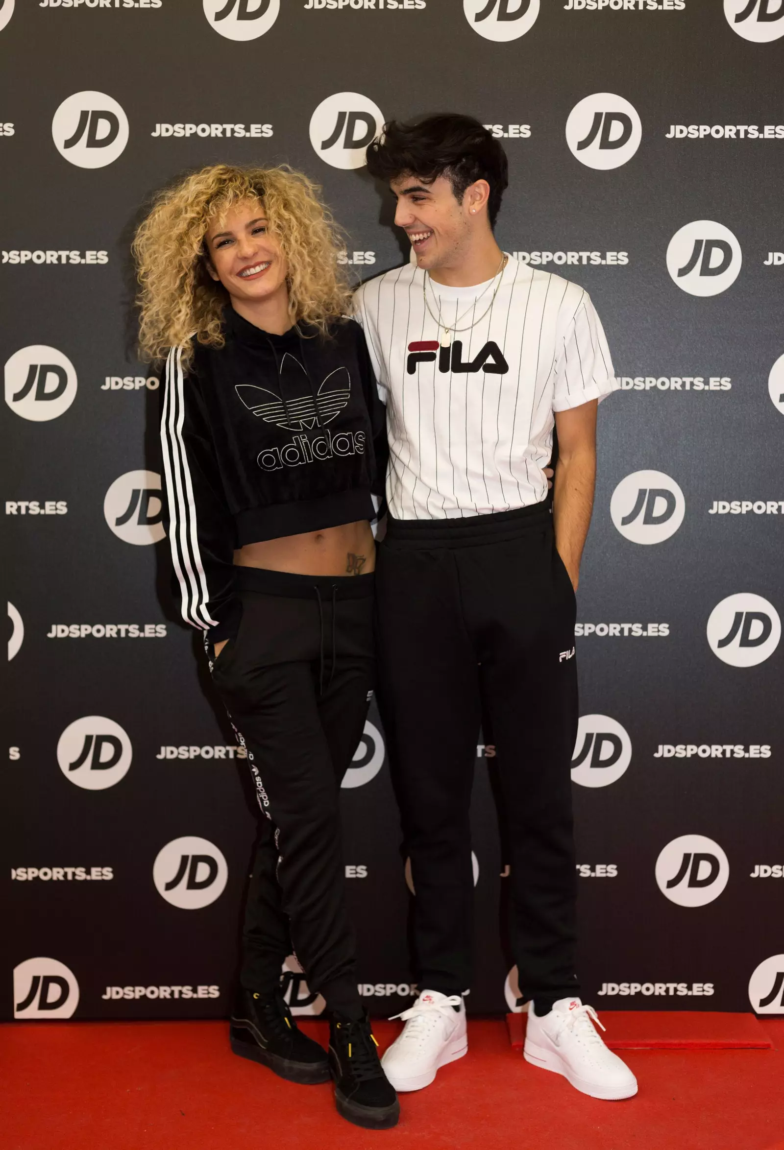 Sheila û Óscar Casas li vekirina JD Nevada, firotgeha herî dawî ya JD Sports li Granada.