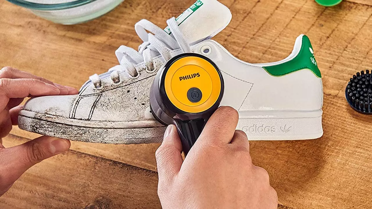 La fantastica spazzola elettrica per scarpe di cui non sapevi di aver bisogno (fino ad ora)