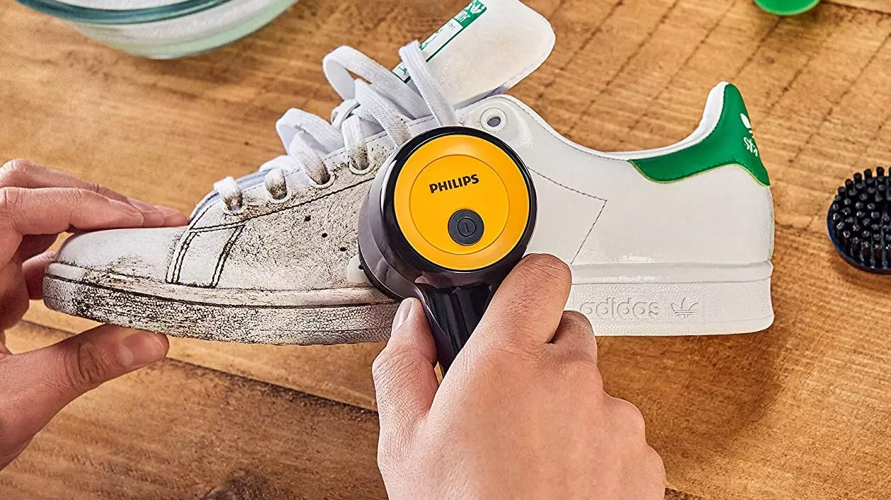 Страхотната електрическа четка за почистване на обувки, от които не знаехте, че имате нужда