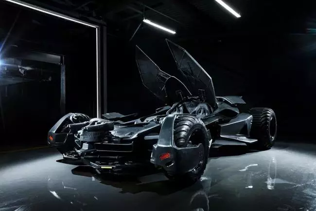 L-aqwa Batmobile fl-istorja tinsab għall-bejgħ grazzi għal din ir-replika eżatta