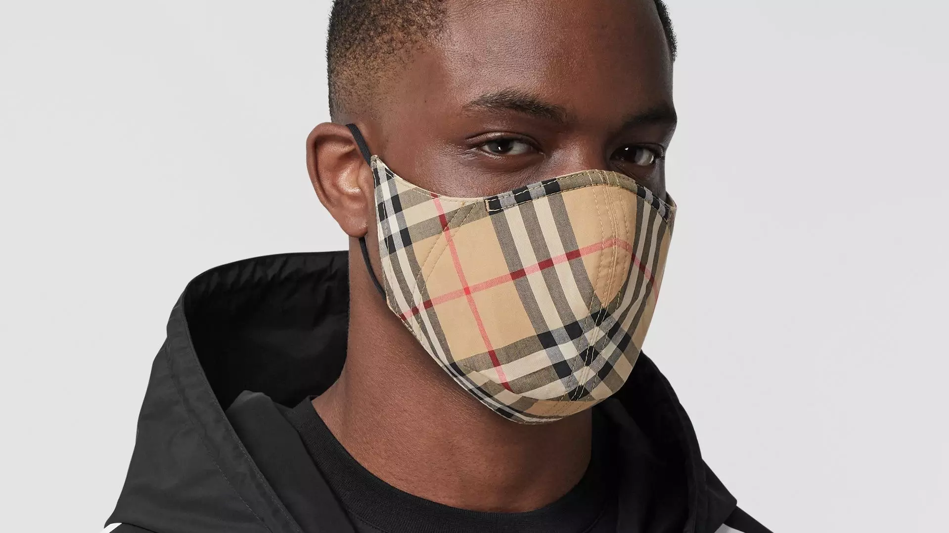 Die Burberry-masker is die nuwe beste opsie om ondersteunend te wees en styl te hê