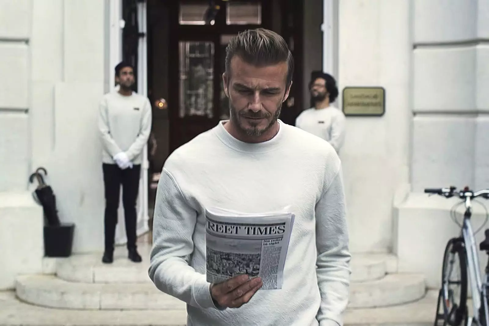 David Beckham szürke pulóver