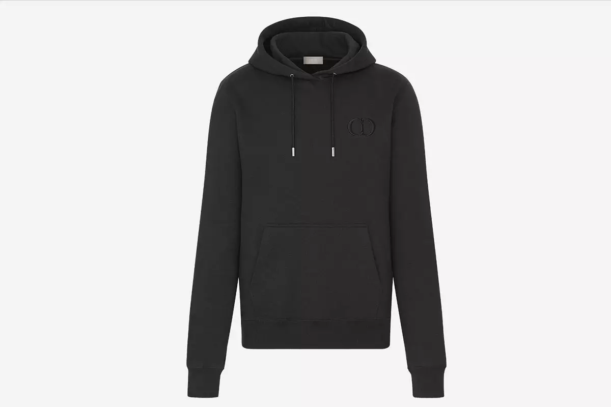 Çar hoodies divê her mêr xwedî