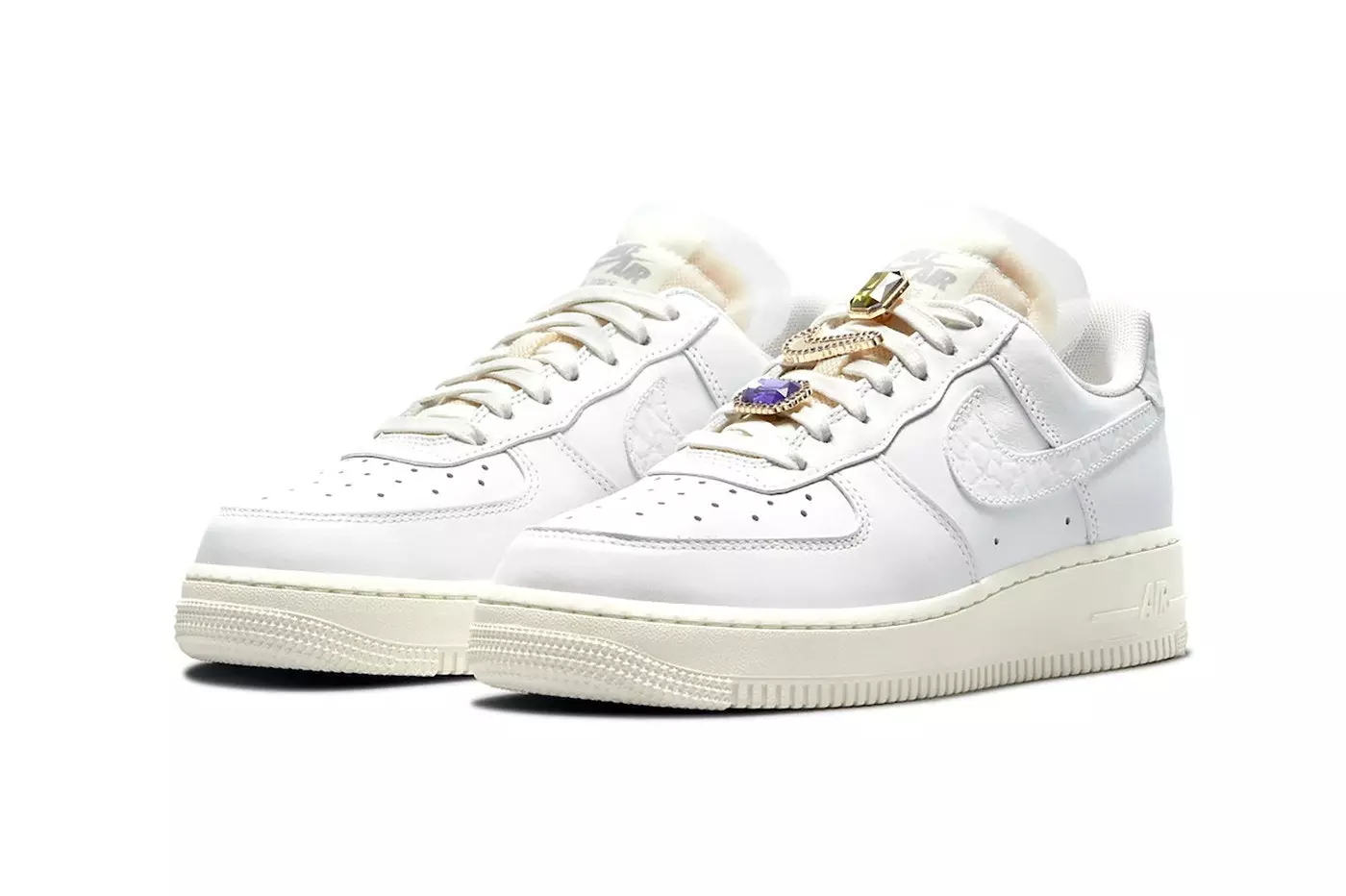 O le Nike Air Force 1 Jewels o sneakers sili ona mata'utia e mafai ona e fa'atau i le taimi nei